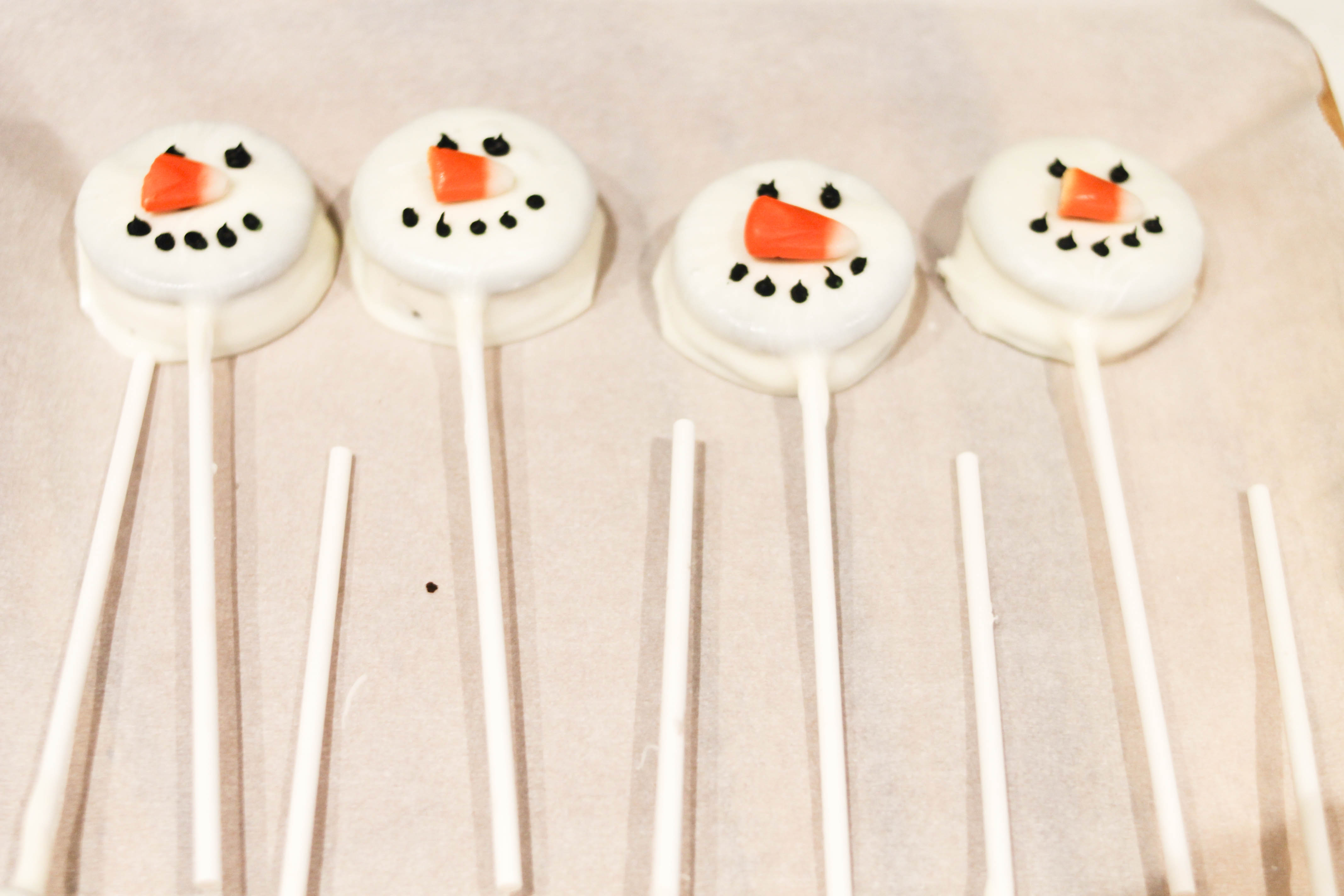 Oreo Snowman Christmas Pops - Home of Malones
